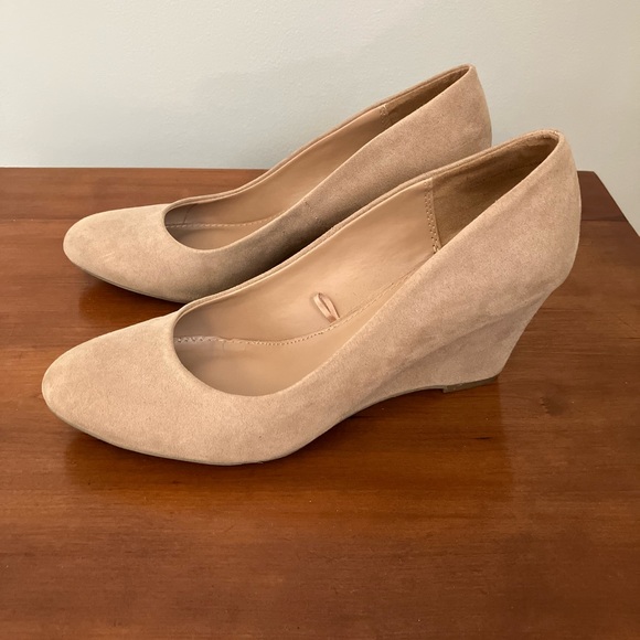 Merona | Shoes | Merona Ellen Tan Wedge Heels Faux Suede Size 8 Like ...